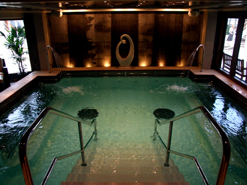 Queen Victoria - Reviews and Photos